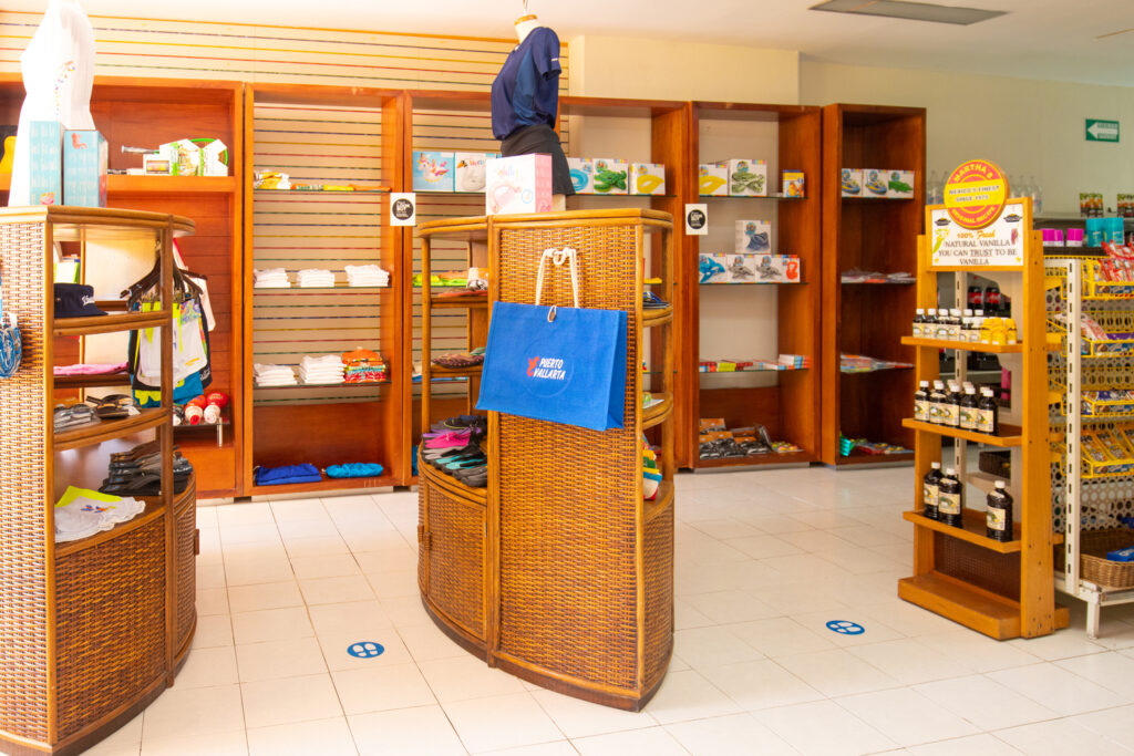 Enjoy a minimarket inside your hotel - Club Velas