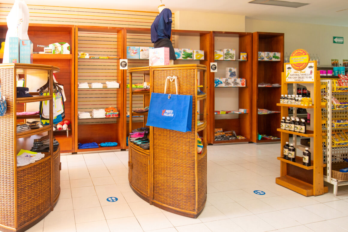 Enjoy a minimarket inside your hotel - Club Velas